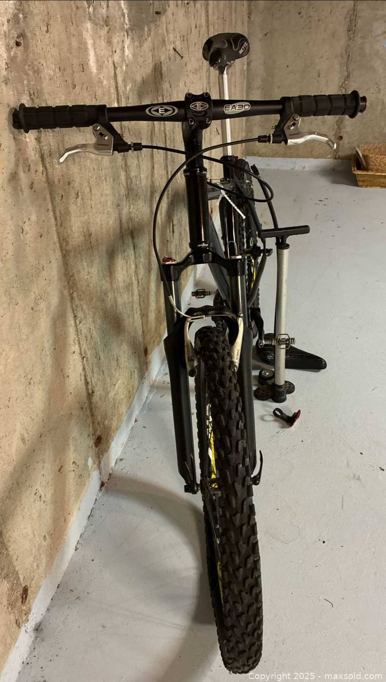 Single-speed 26-inch hardtail mountain bike | Maxsold