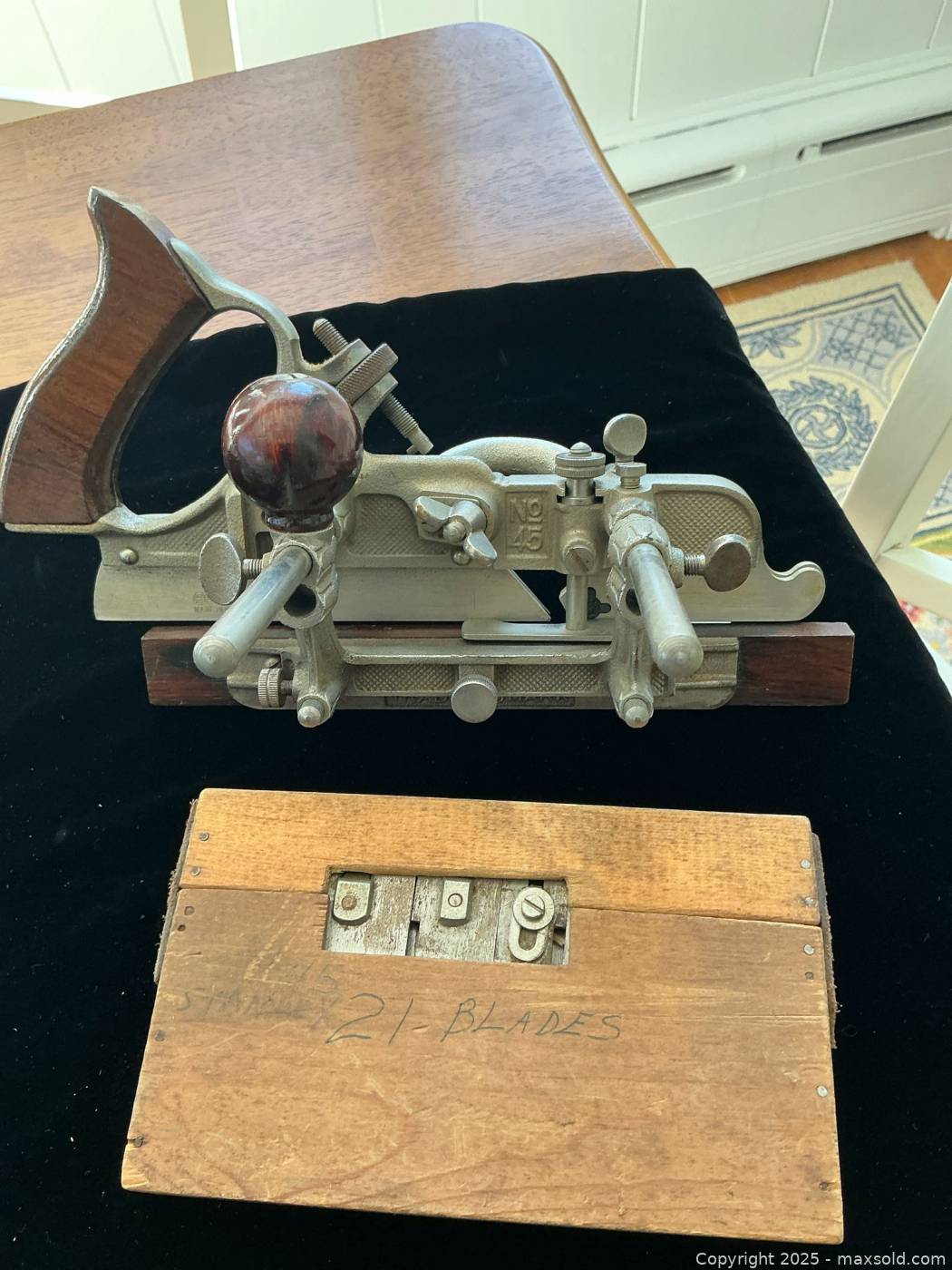 Stanley No. 45 Combination Plane with full cutter set and case | Maxsold