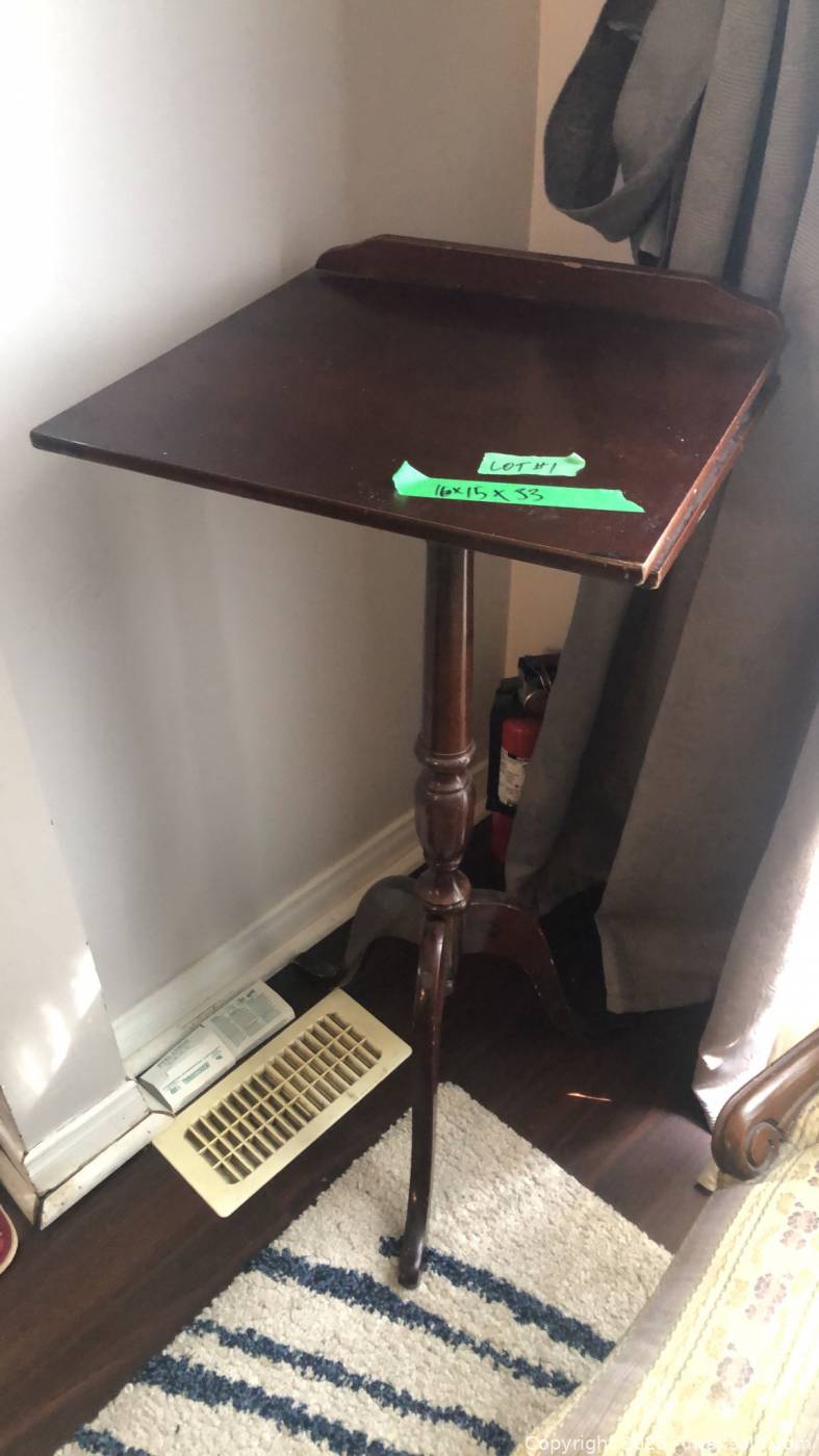 Wooden music sheet stand | Maxsold
