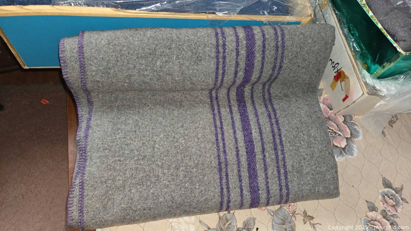 Four vintage wool blankets | Maxsold