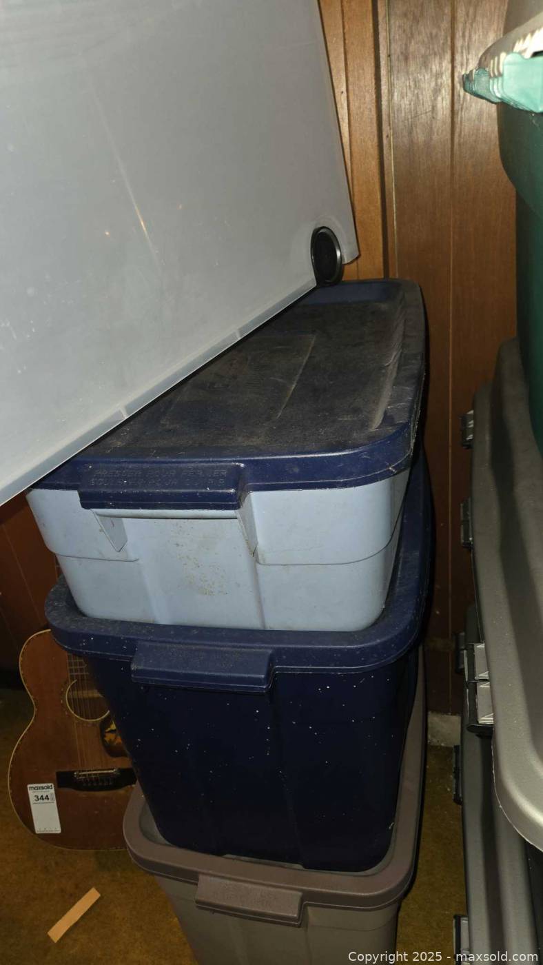 Assorted plastic storage totes with lids, 9 pieces | Maxsold