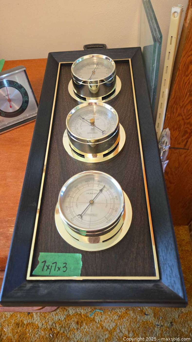 Springfield wall weather station and desktop dual-dial unit | Maxsold