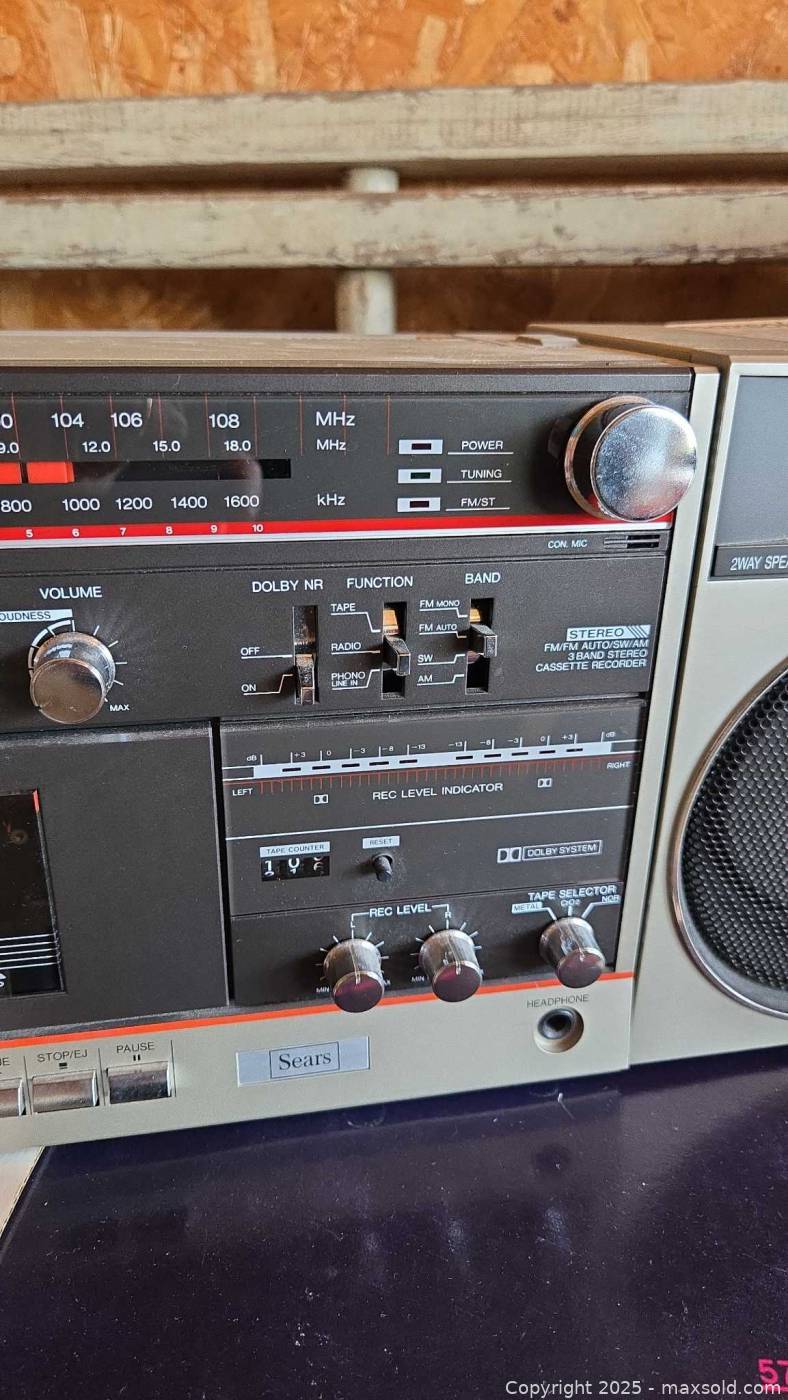 Sears LXI-Series Model 20611 Portable Stereo Boombox | Maxsold