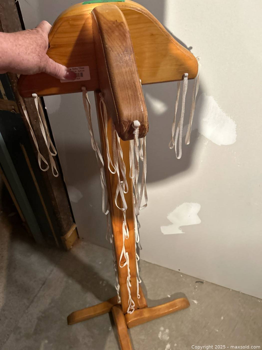 Wooden "My Beanie Tree" display stand | Maxsold