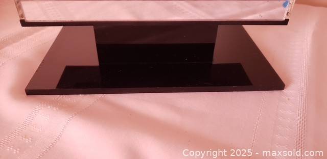 Acrylic countertop display cabinet | Maxsold