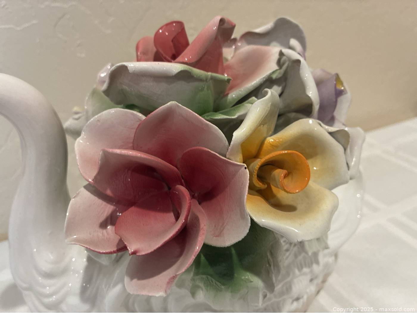 Porcelain Capodimonte swan figurine | Maxsold