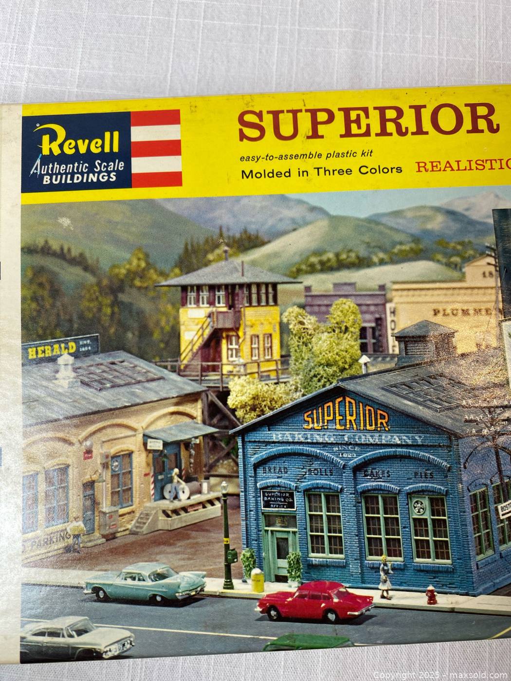 Revell HO Scale Superior Bakery model kit | Maxsold