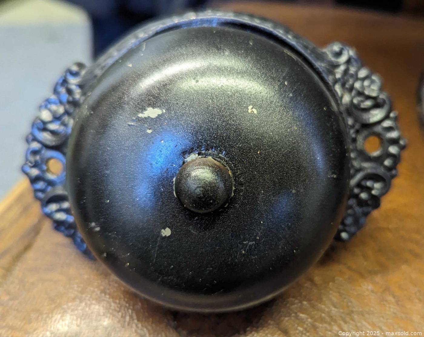 c.1898 Victorian metal turnkey doorbell | Maxsold