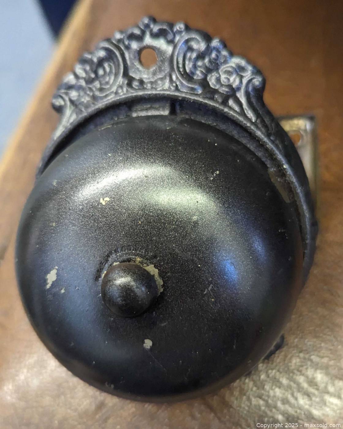 c.1898 Victorian metal turnkey doorbell | Maxsold