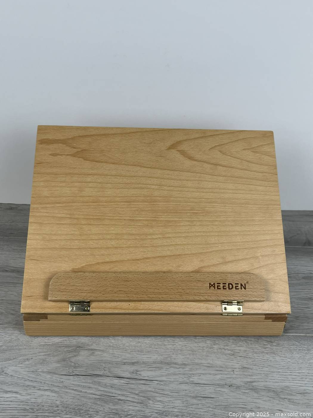 Meeden portable tabletop artist easel | Maxsold