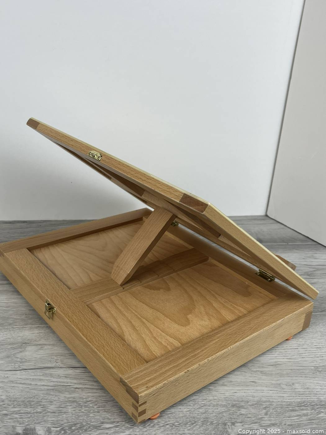 Meeden portable tabletop artist easel | Maxsold