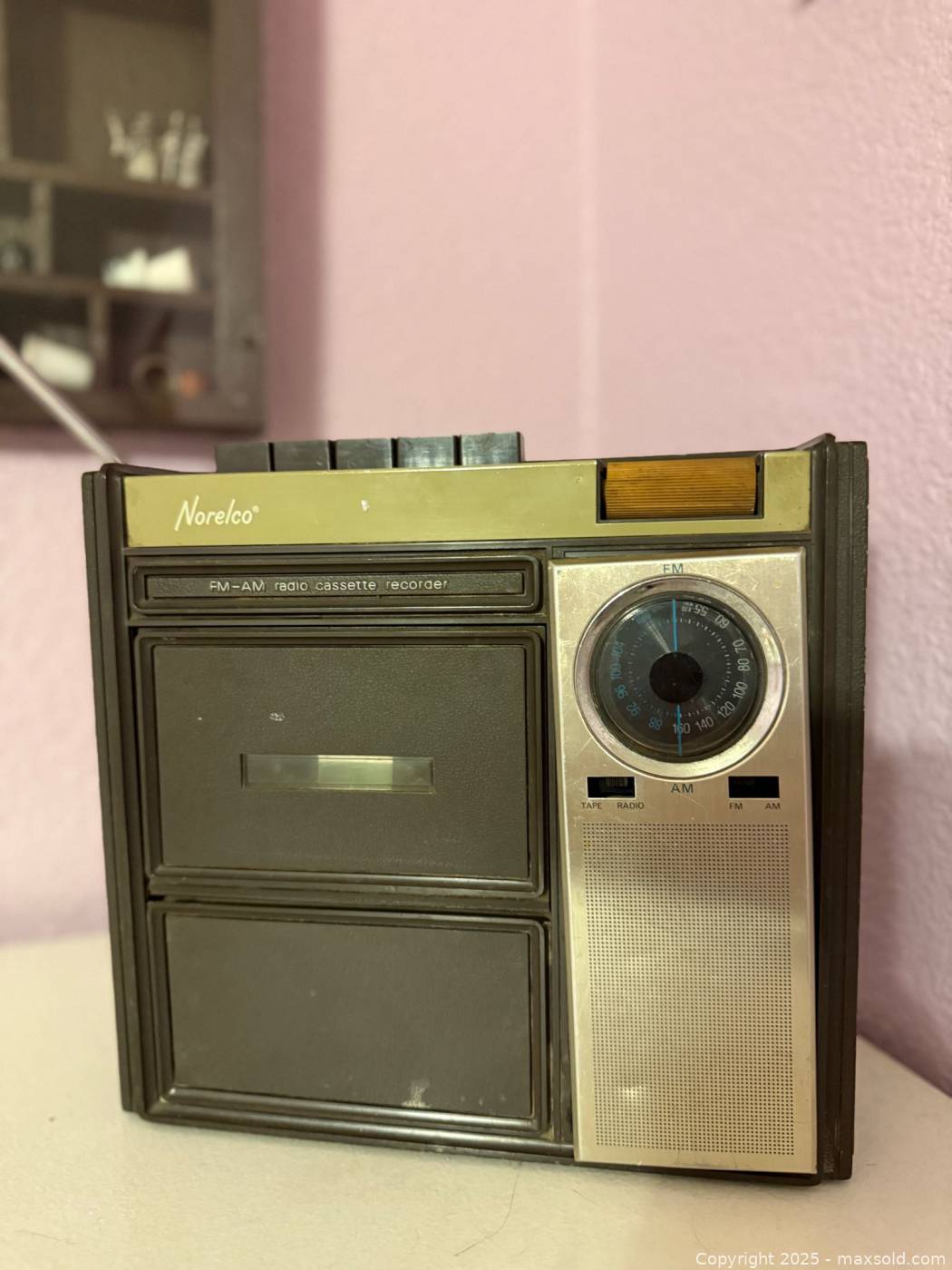Vintage Norelco FM/AM radio cassette recorder | Maxsold
