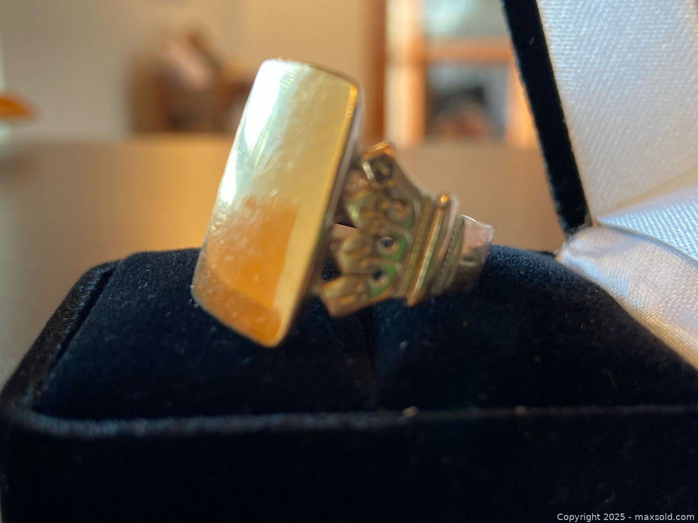 10K yellow gold rectangular tablet ring | Maxsold