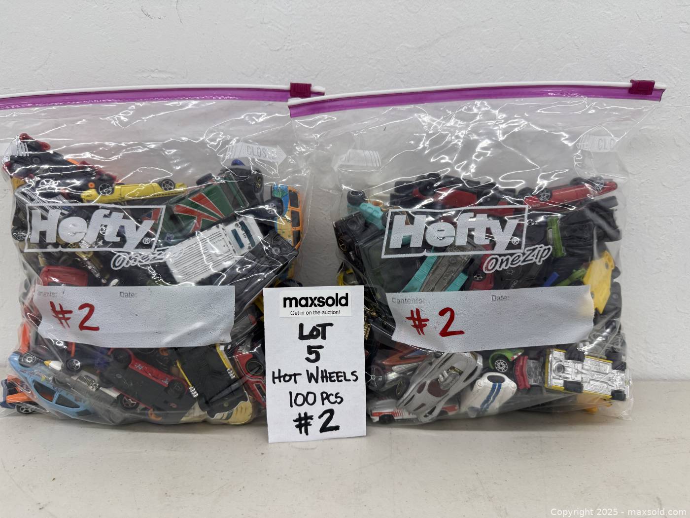 100 Hot Wheels diecast cars assorted | Maxsold