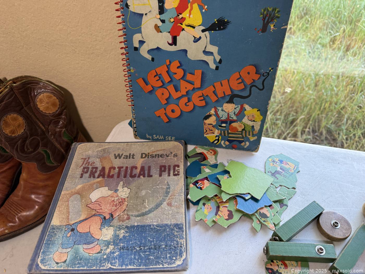 Vintage toys books records comics dolls | Maxsold