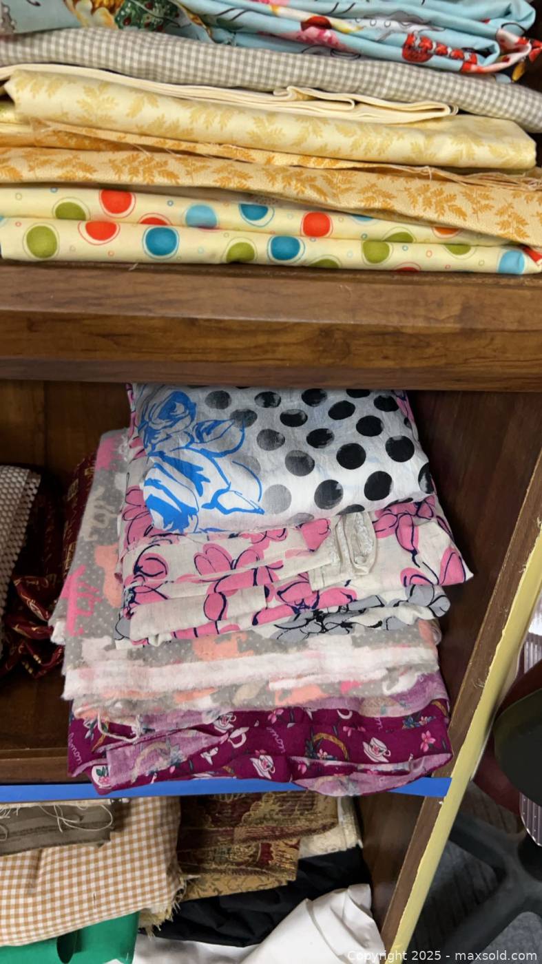 Assorted fabric remnants, varied patterns | Maxsold