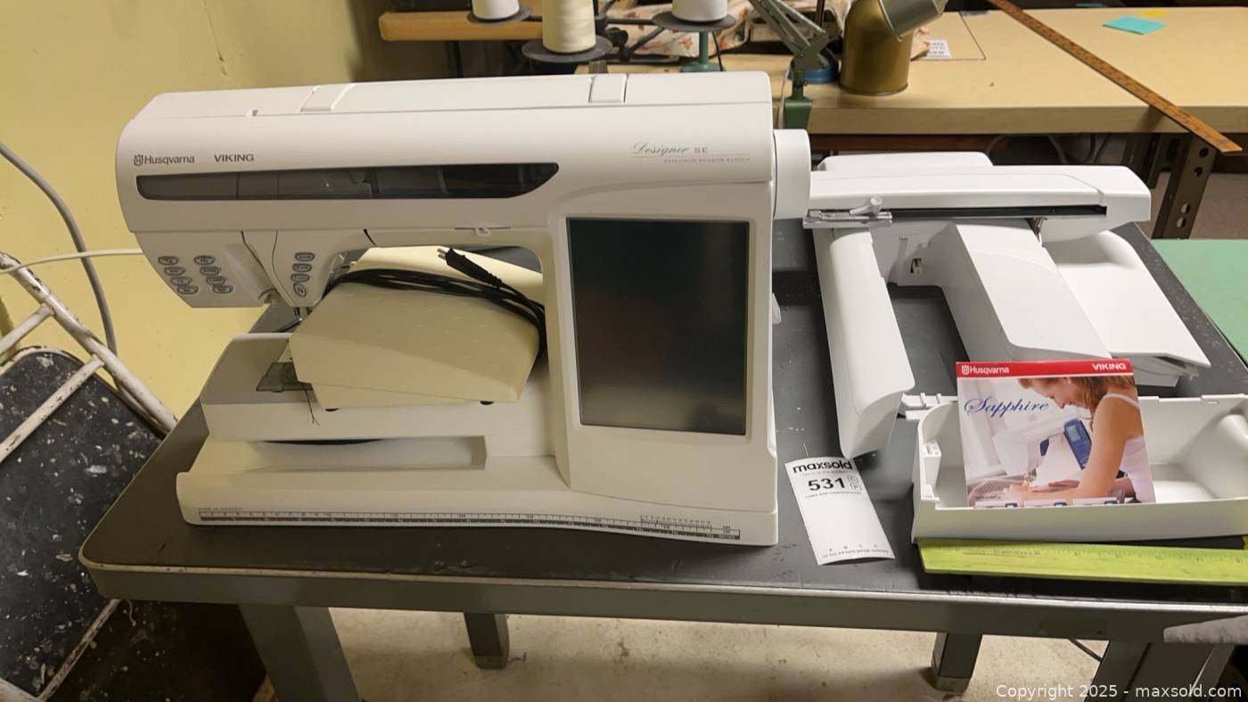 Husqvarna Viking Designer SE sewing and embroidery machine with ...
