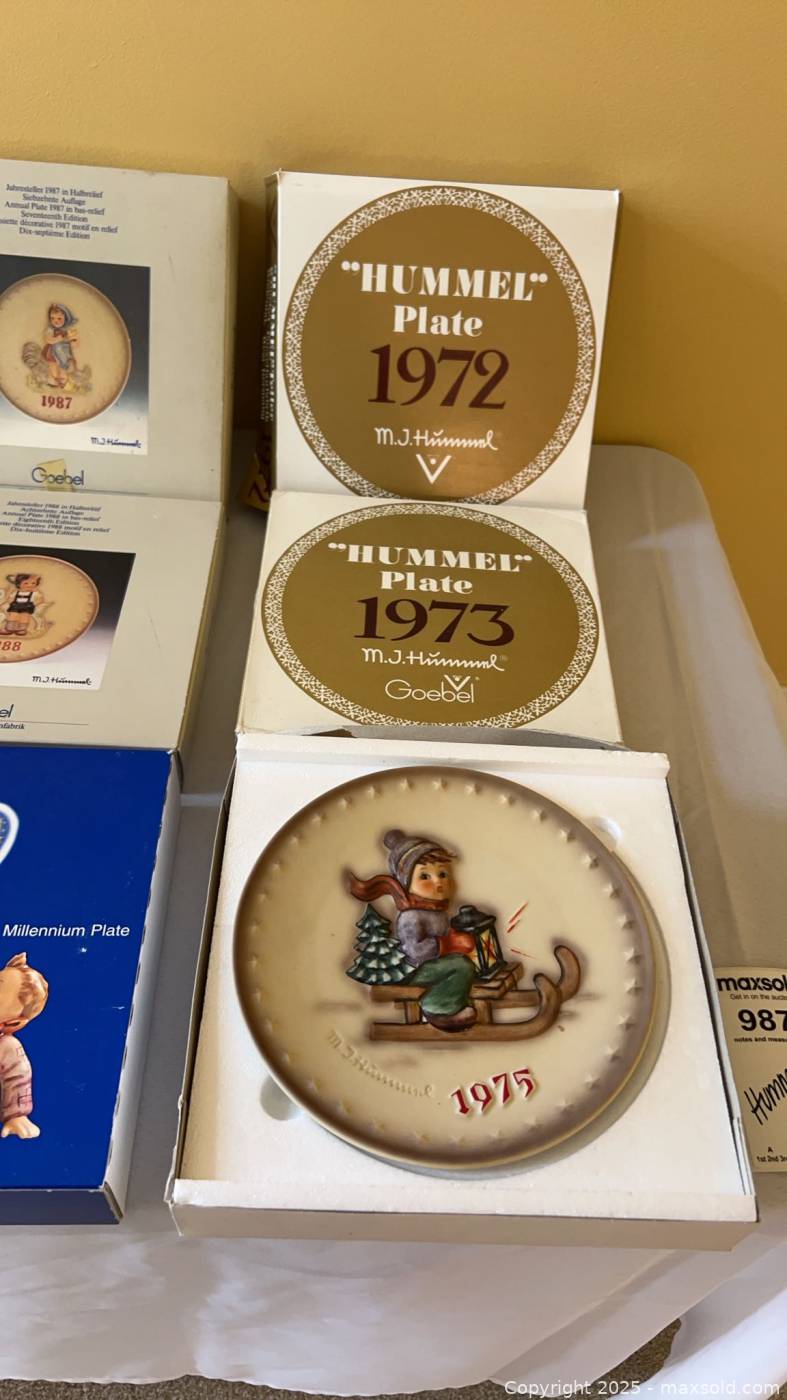 M.J. Hummel collector plates 1972-2000 (10) | Maxsold