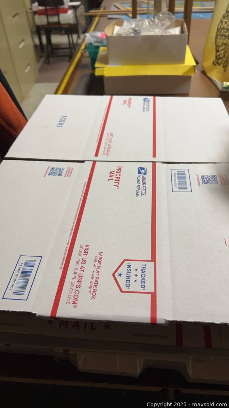 Plastic packaging bags and USPS boxes | Maxsold