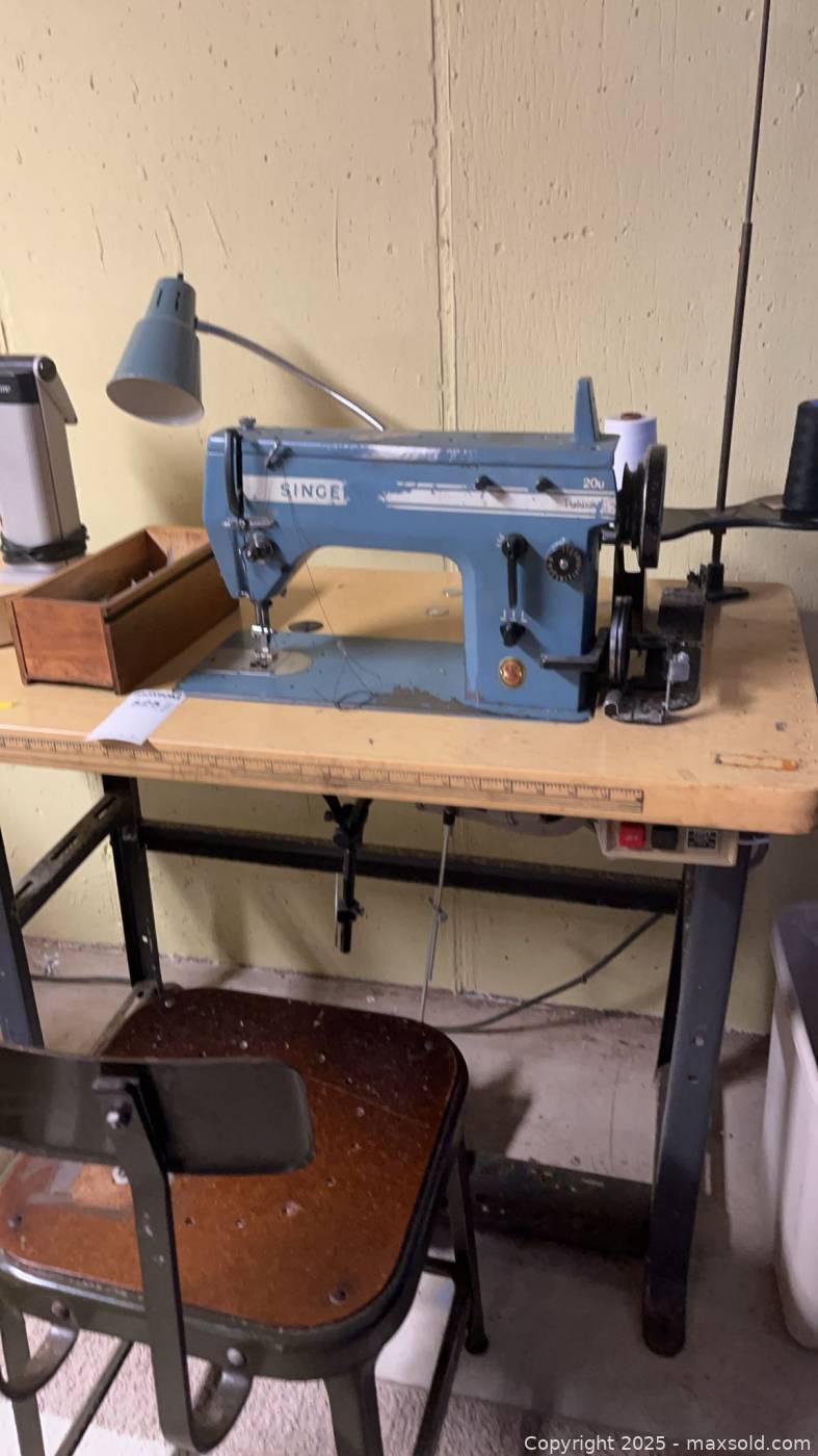 Singer 20U sewing machine, table, chair, lamp | Maxsold
