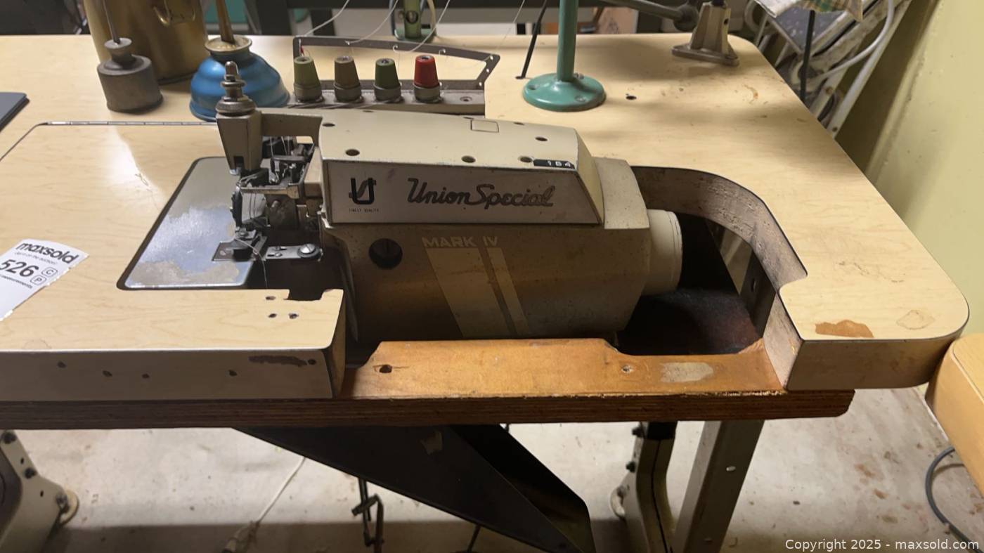 Union Special Mark IV 39500 4-Thread Overlock Serger In Table | Maxsold