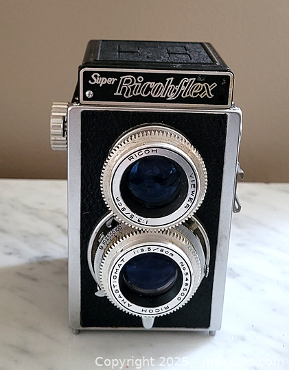 Ricoh Super Ricohflex Twin-Lens Reflex Camera | Maxsold