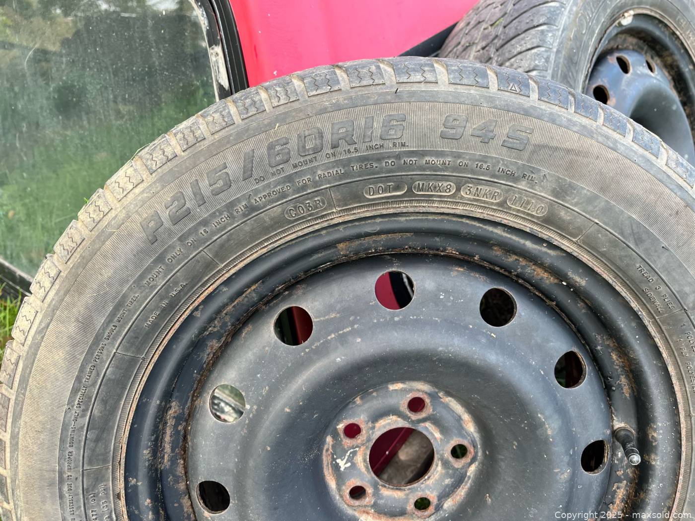 4 MotoMaster P215/60R16 wheels & hubcaps | Maxsold