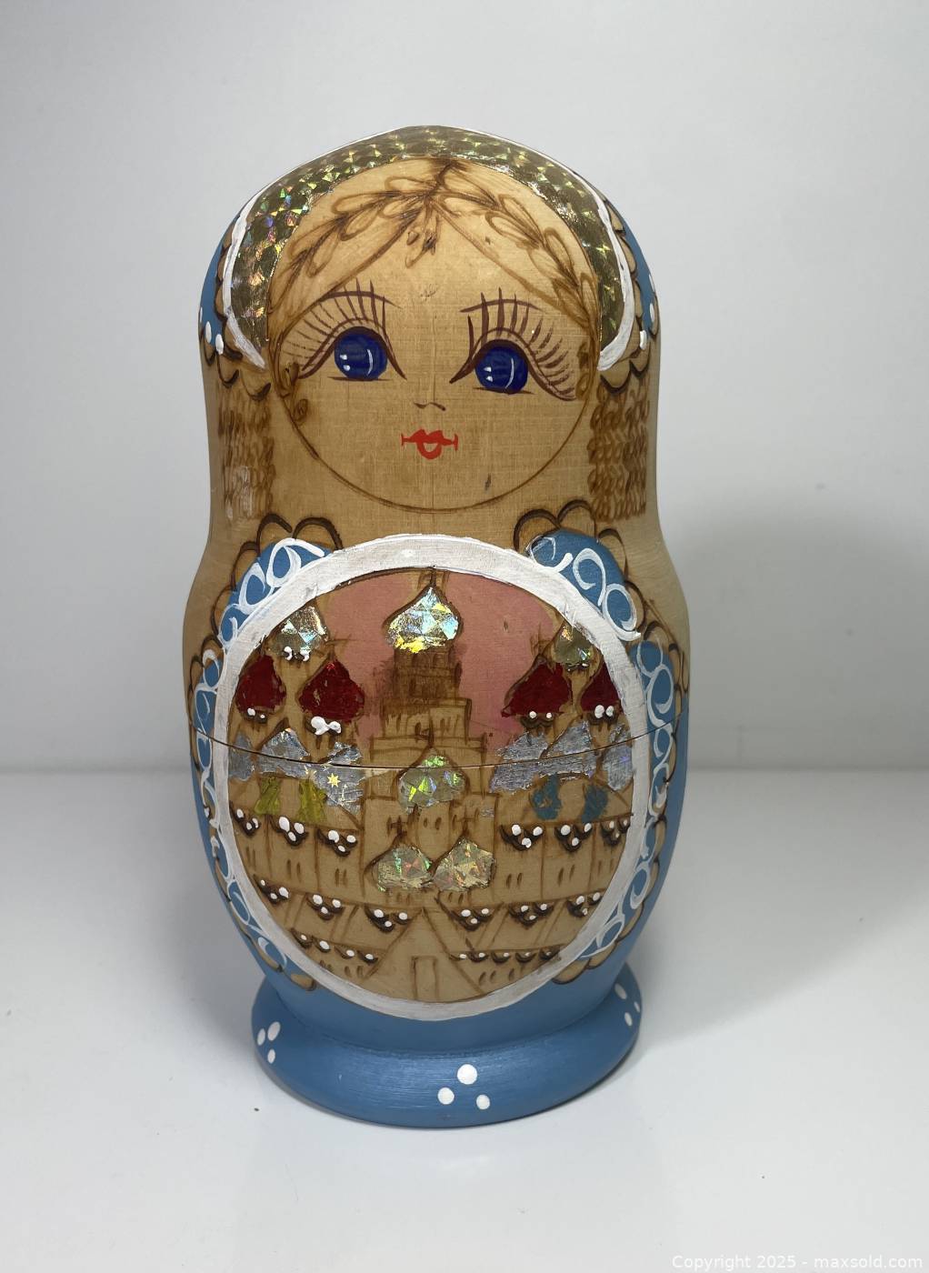 Three Russian nesting doll sets, 17 pcs | Maxsold