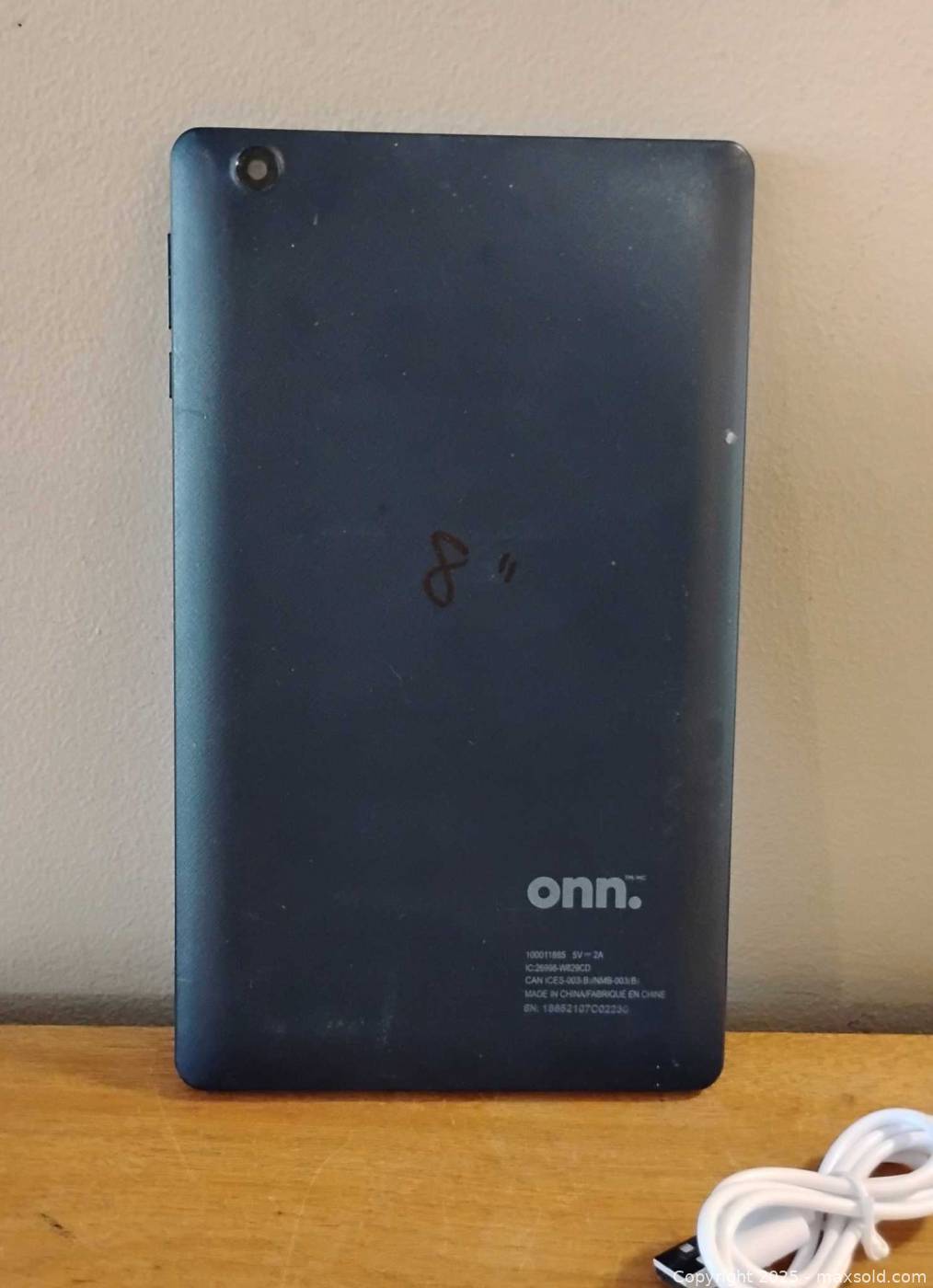 Onn 8" Android tablet 32GB with cable | Maxsold