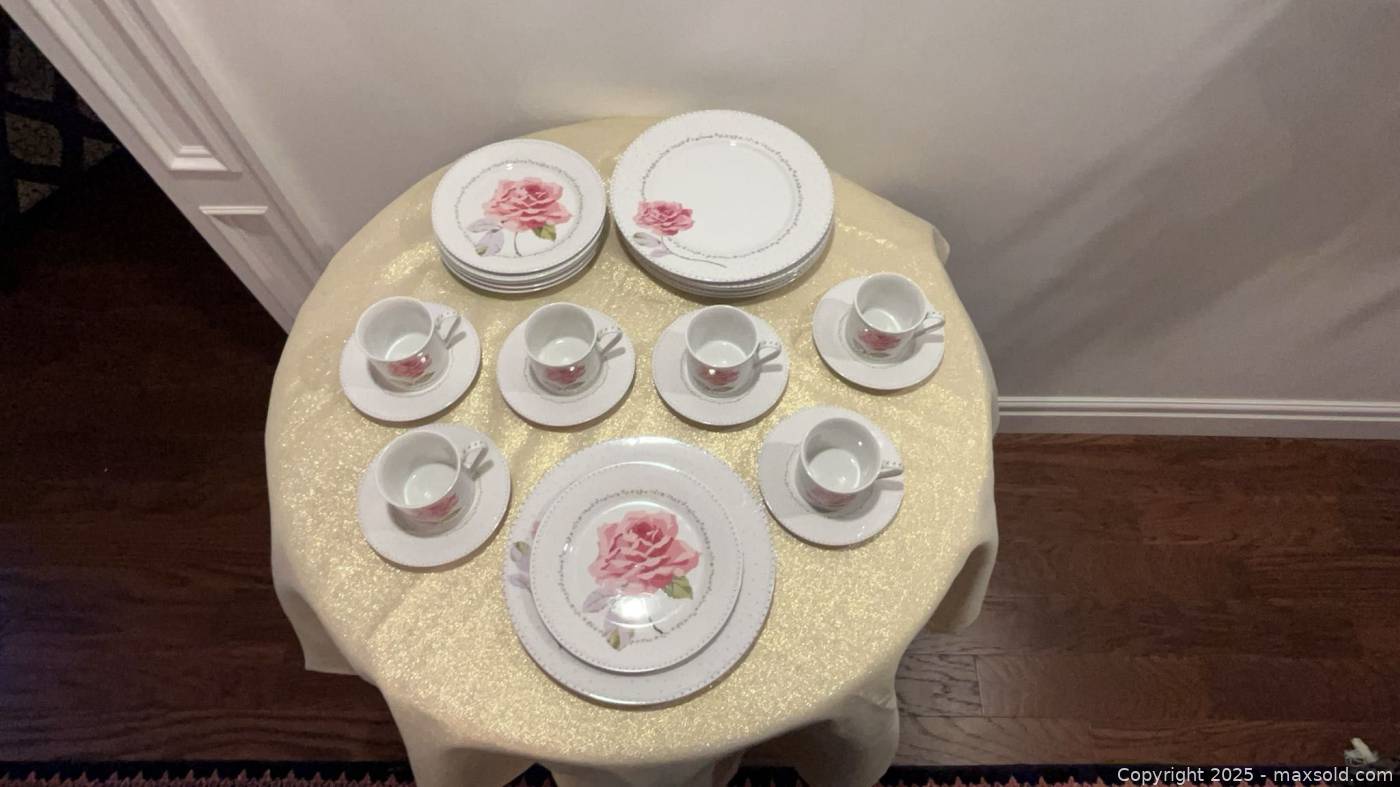 Laura Ashley Lidia 6 place settings 24-piece china | Maxsold