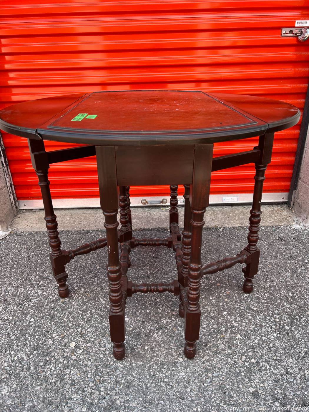 Vintage wood gate-leg drop-leaf table 36" | Maxsold