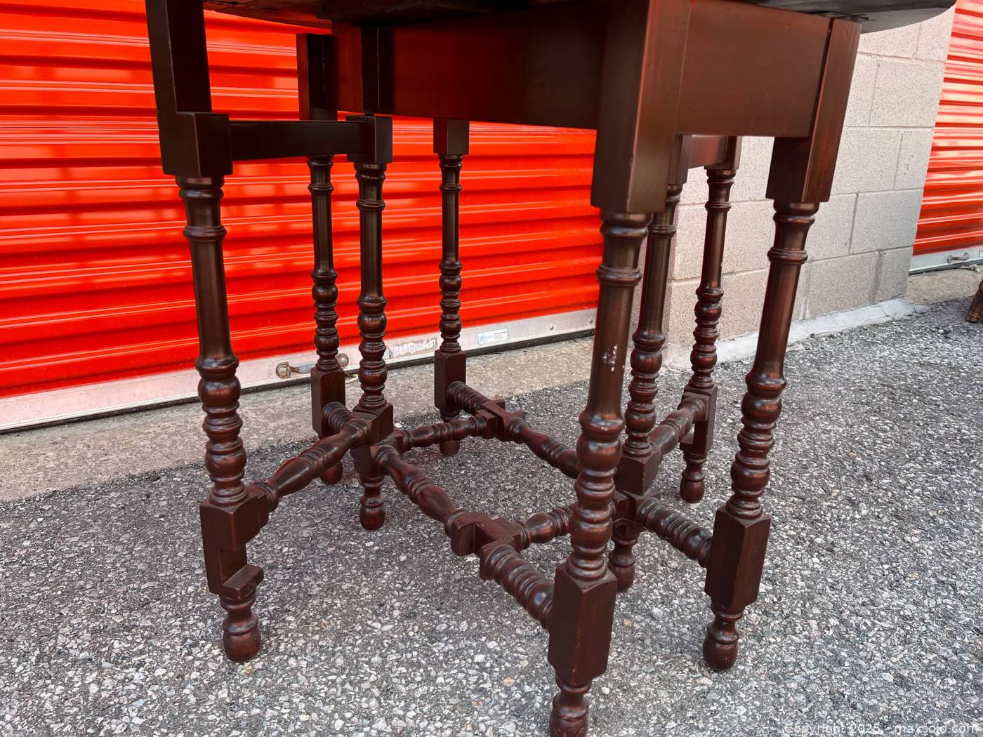 Vintage wood gate-leg drop-leaf table 36" | Maxsold