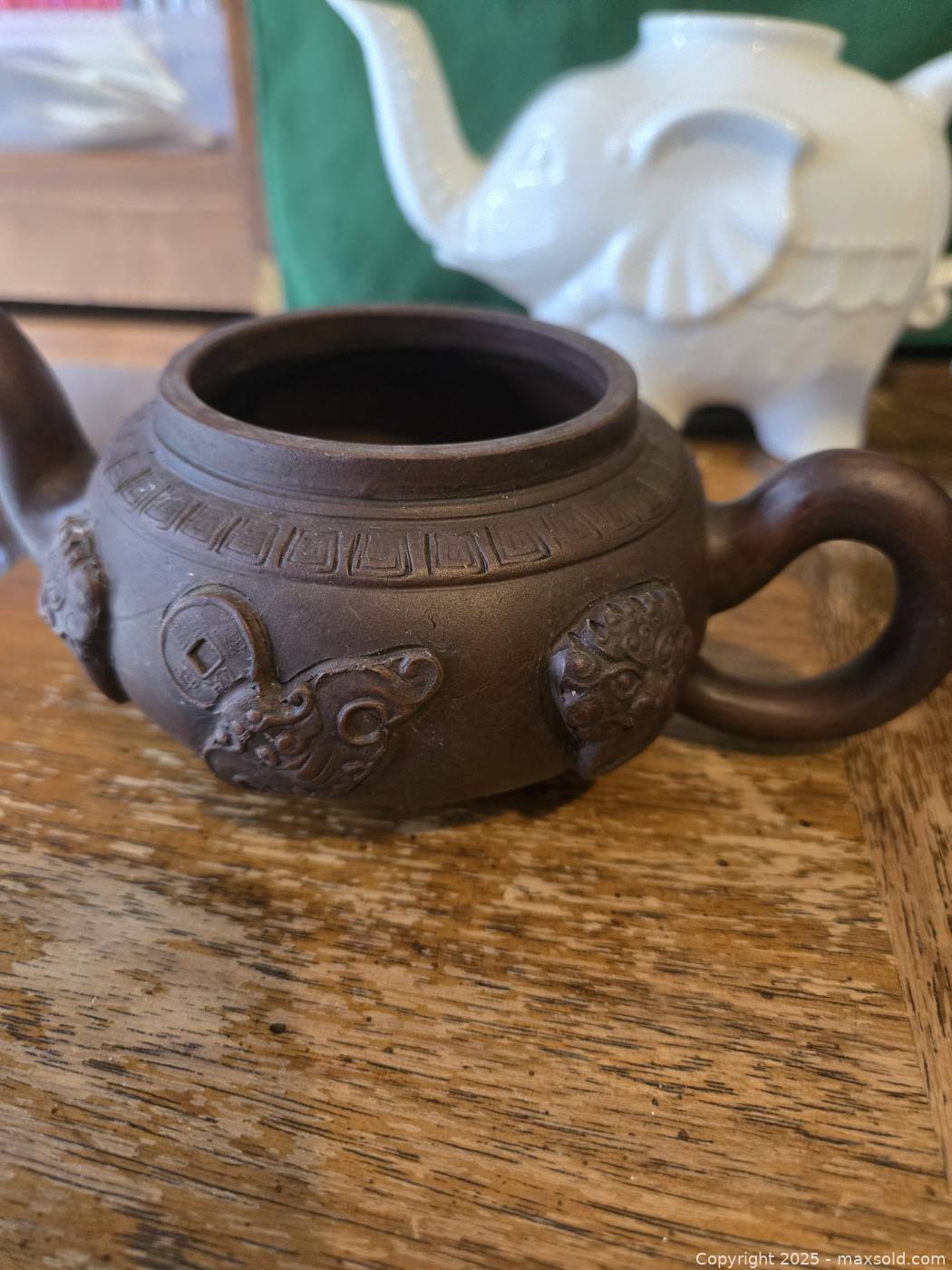 Three lid-less teapots | Maxsold