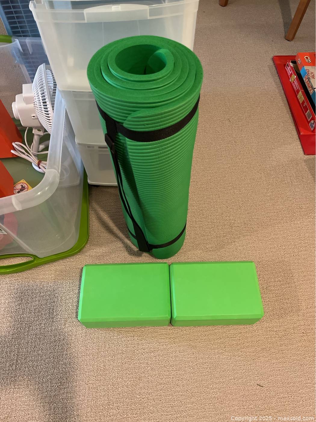 Yoga mats, blocks, storage drawers, fans, tote | Maxsold