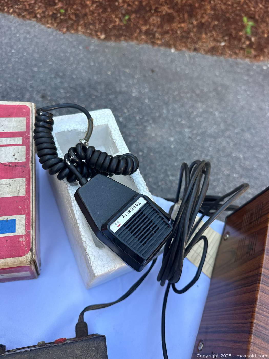 Vintage CB transceiver, stand and hand mics, speaker | Maxsold