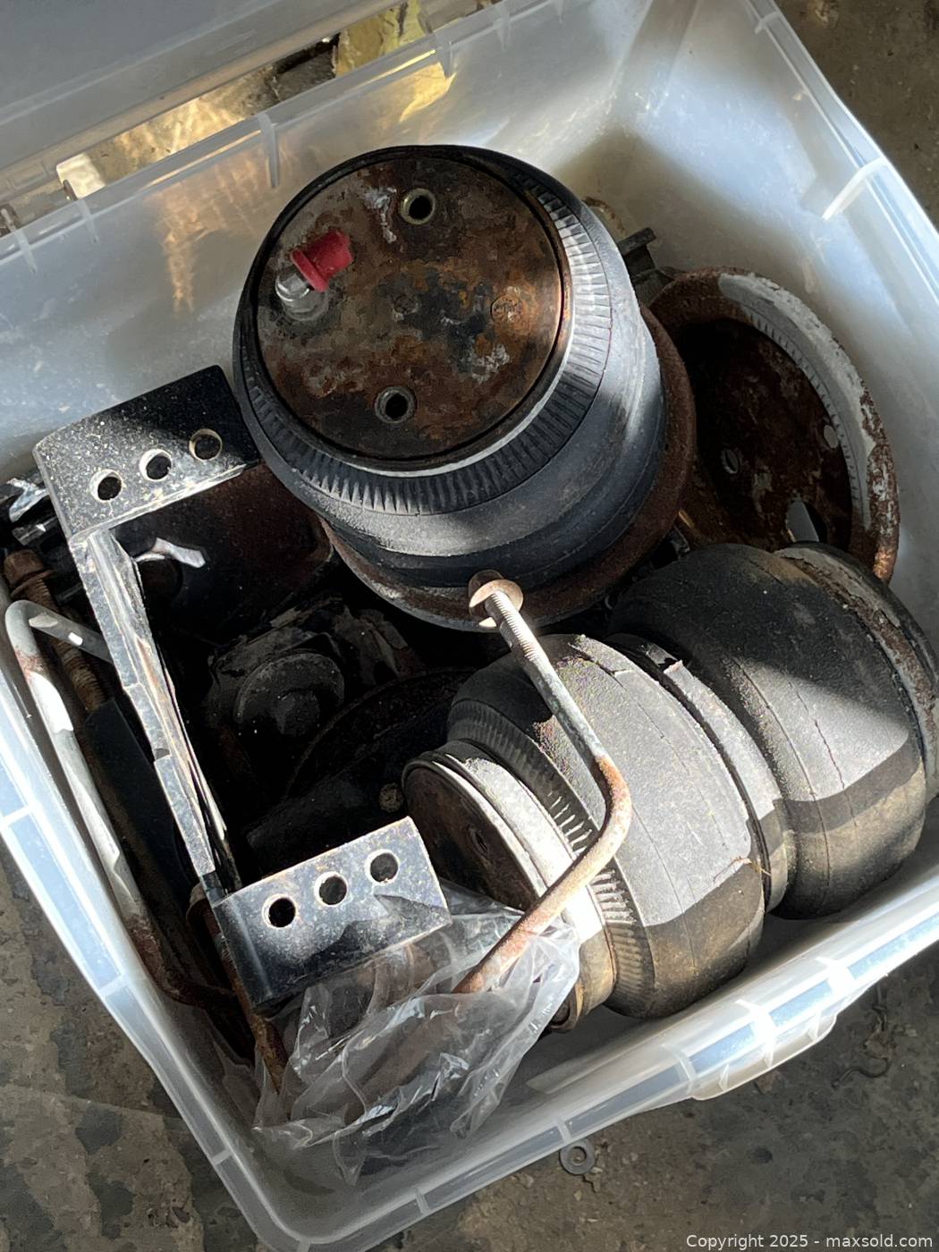 Electric motors with Air Lift suspension parts | Maxsold
