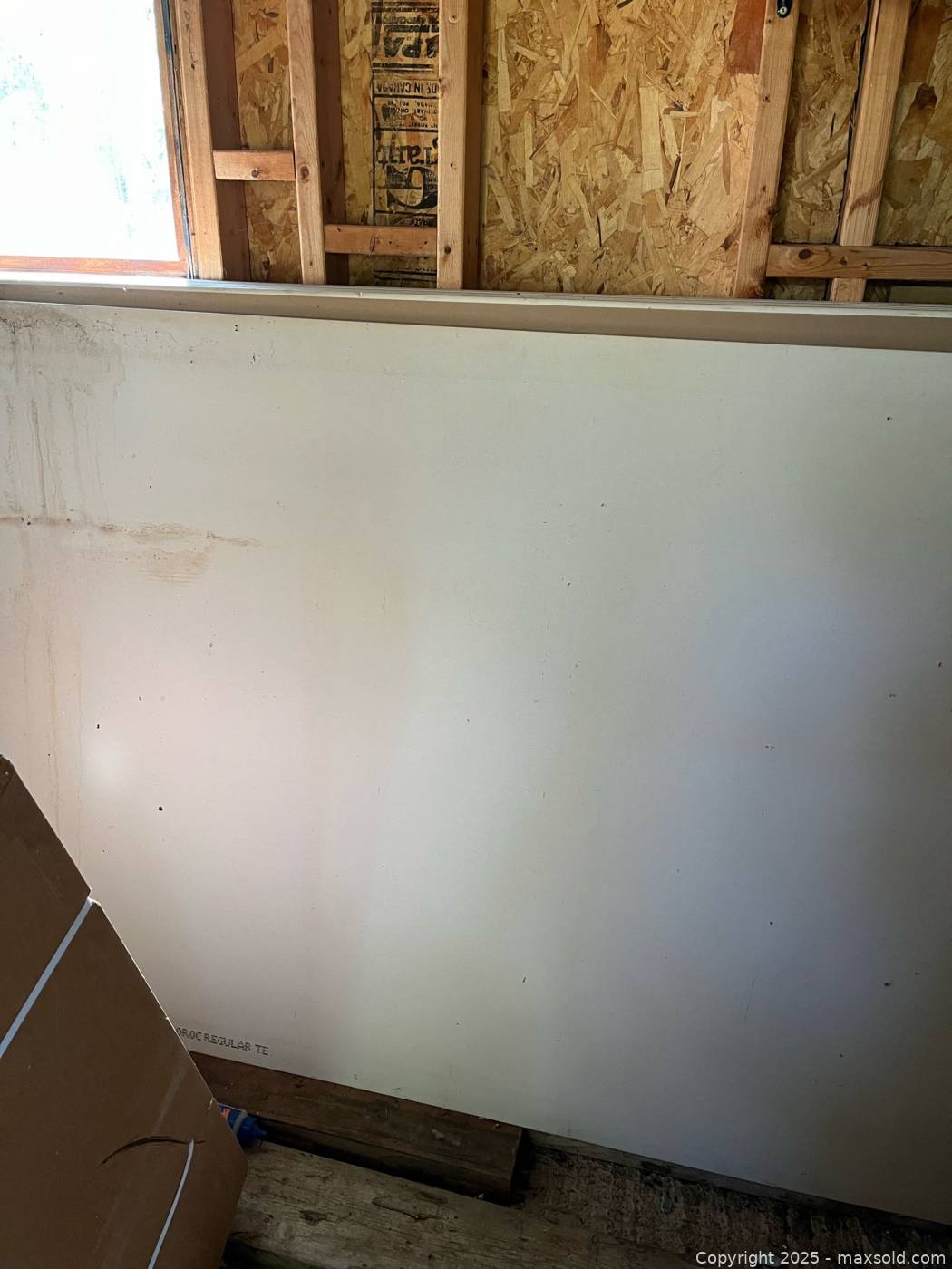 4 ft x 8 ft Standard Drywall Sheets (7) | Maxsold
