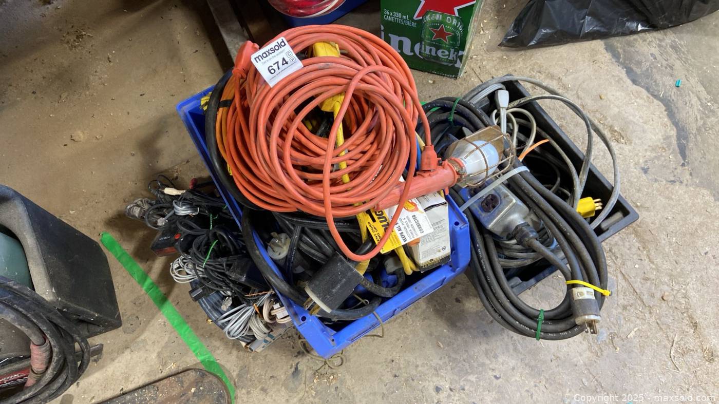 Extension cords, work light, power bars | Maxsold