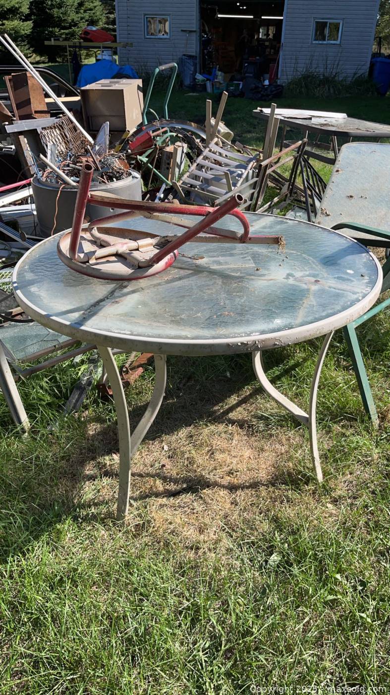 Scrap metal mixed outdoor furniture and barrel | Maxsold
