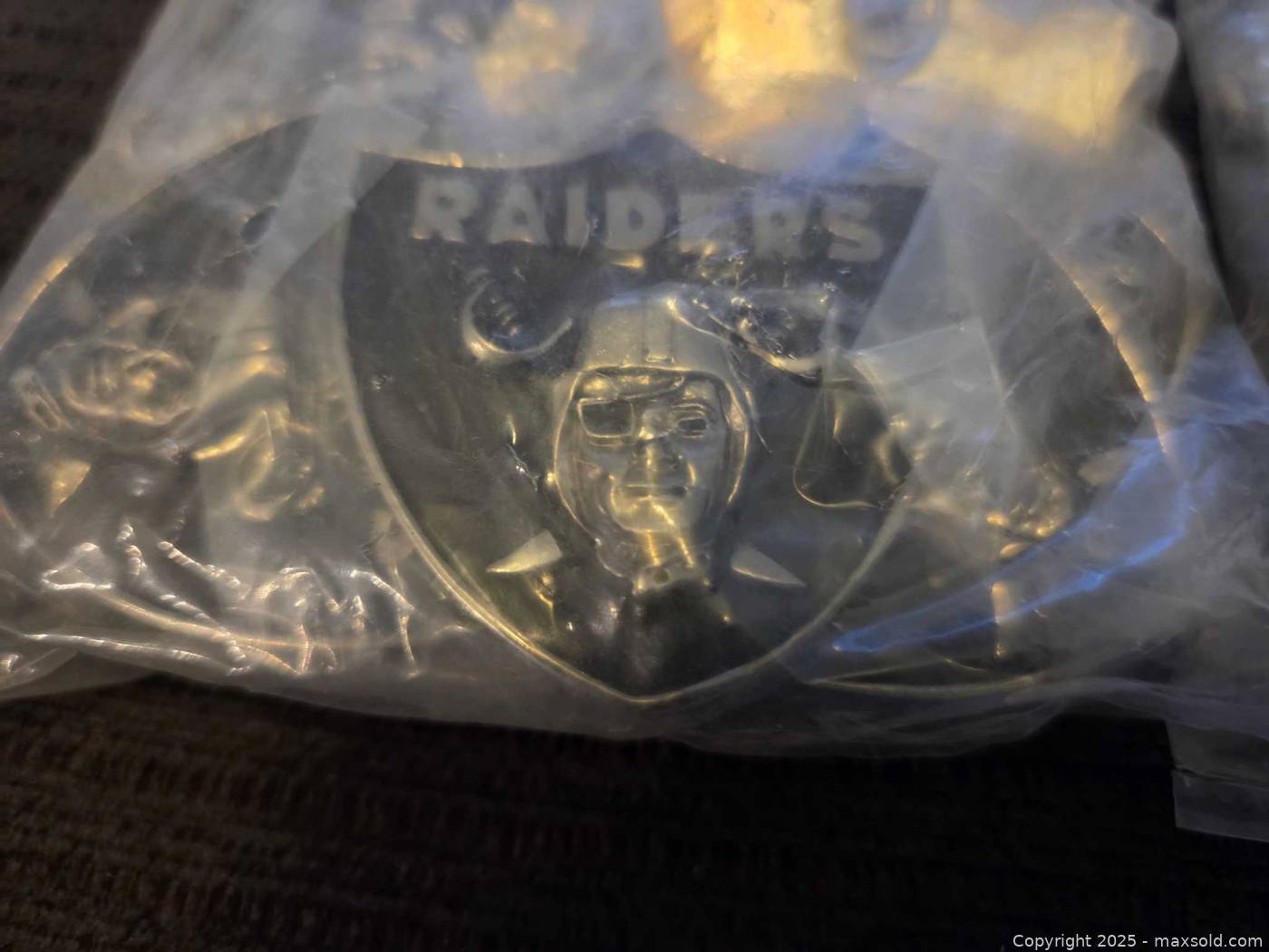 New Oakland Raiders metal lapel pins | Maxsold