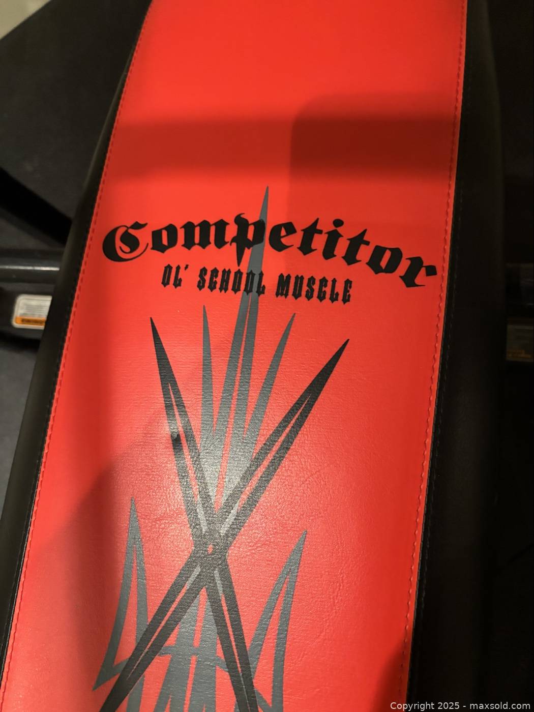 Competitor weight bench with barbell & plates | Maxsold