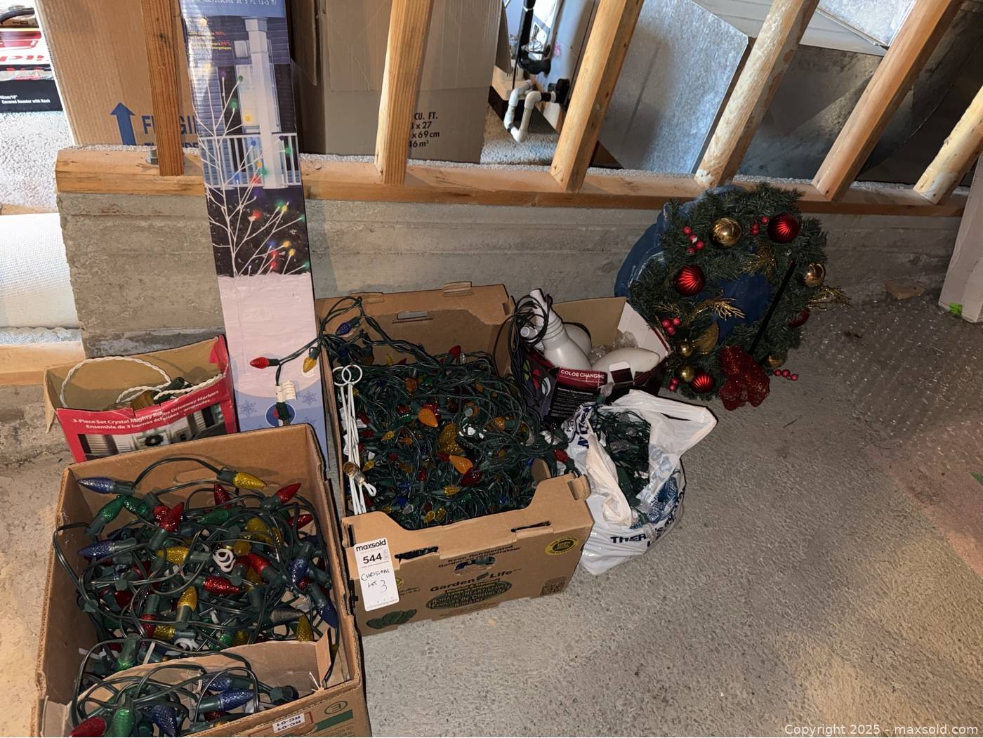 Christmas lights, LED gumdrop tree, wreath | Maxsold