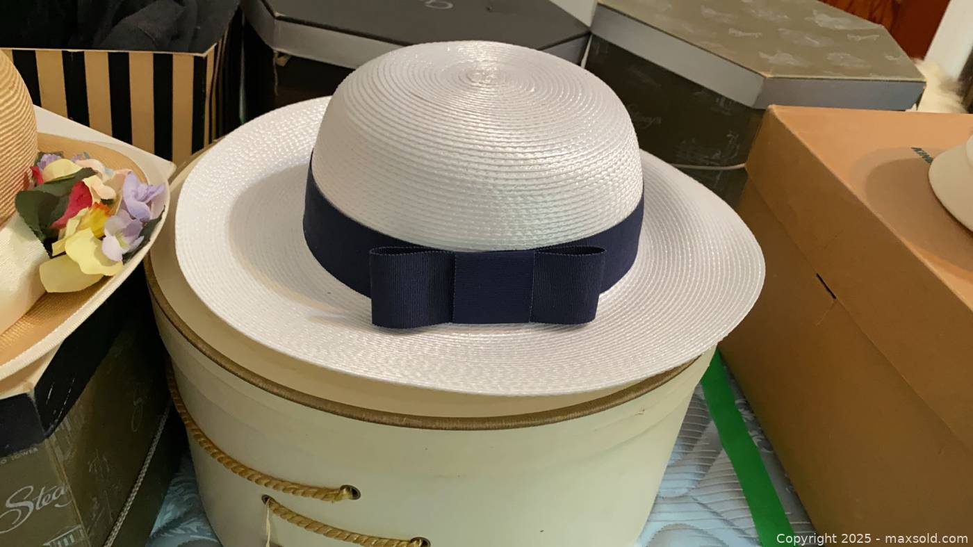 Vintage straw hats with hat boxes | Maxsold
