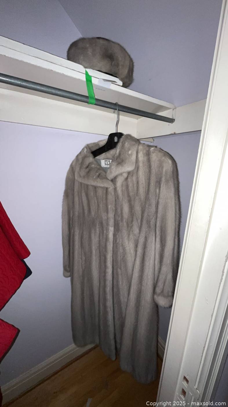 McKay light grey fur coat and pillbox hat | Maxsold