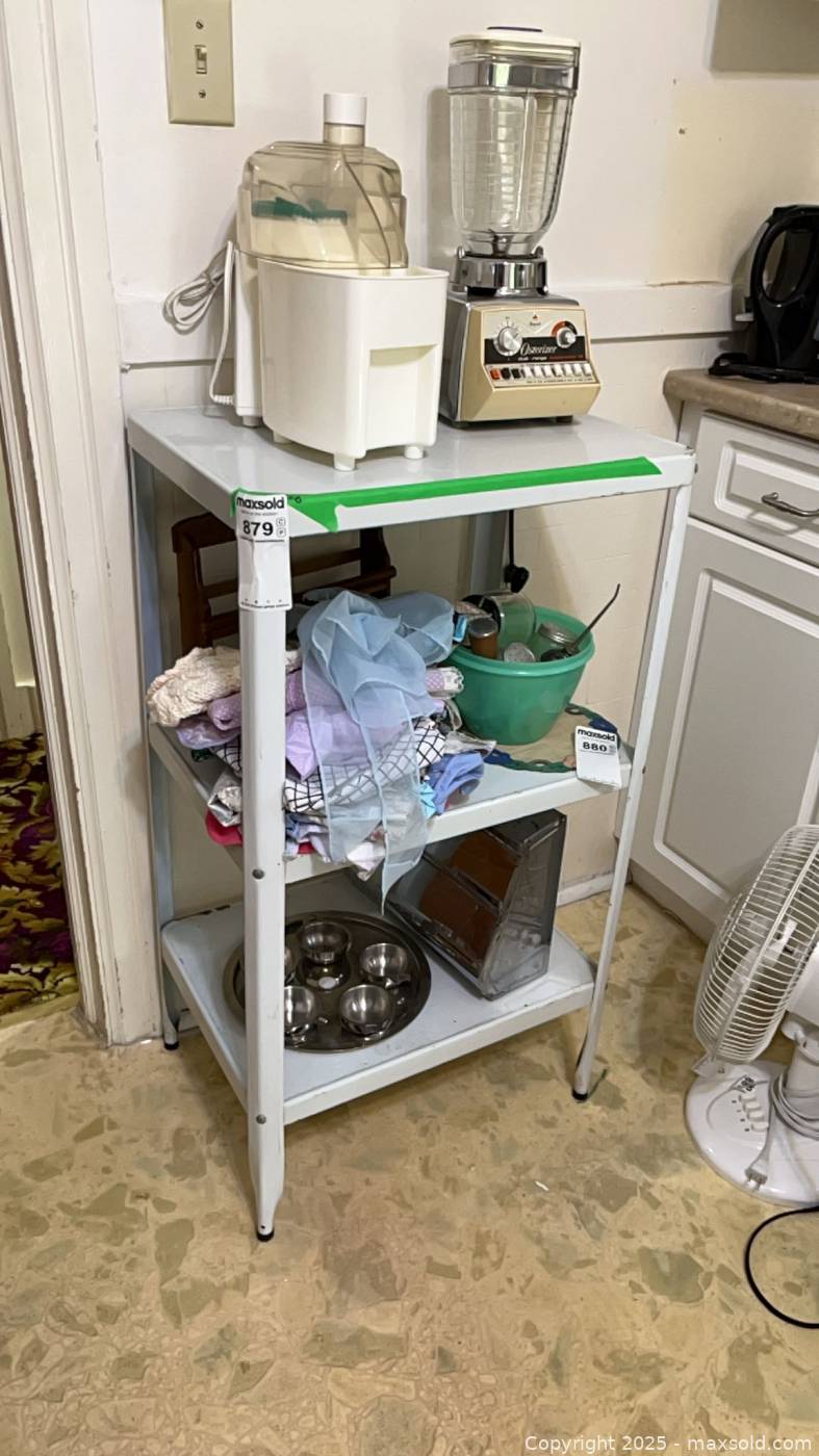 White metal 3-tier stand 20x15x36 | Maxsold