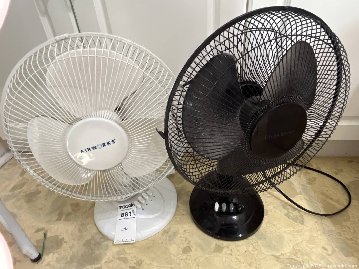 Airworks and Ocean Breeze tabletop fans | Maxsold