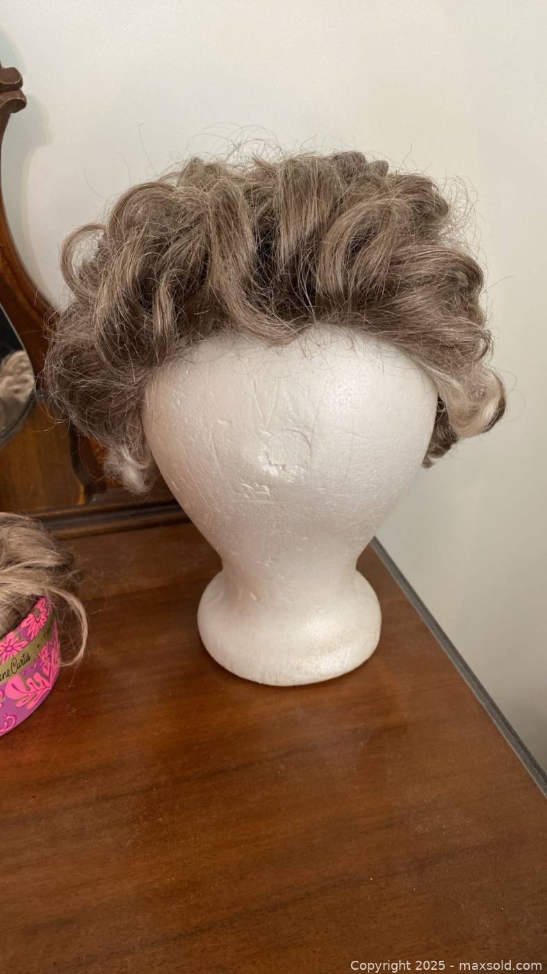 Helene Curtis human hair wig and Dynel Plus wig | Maxsold