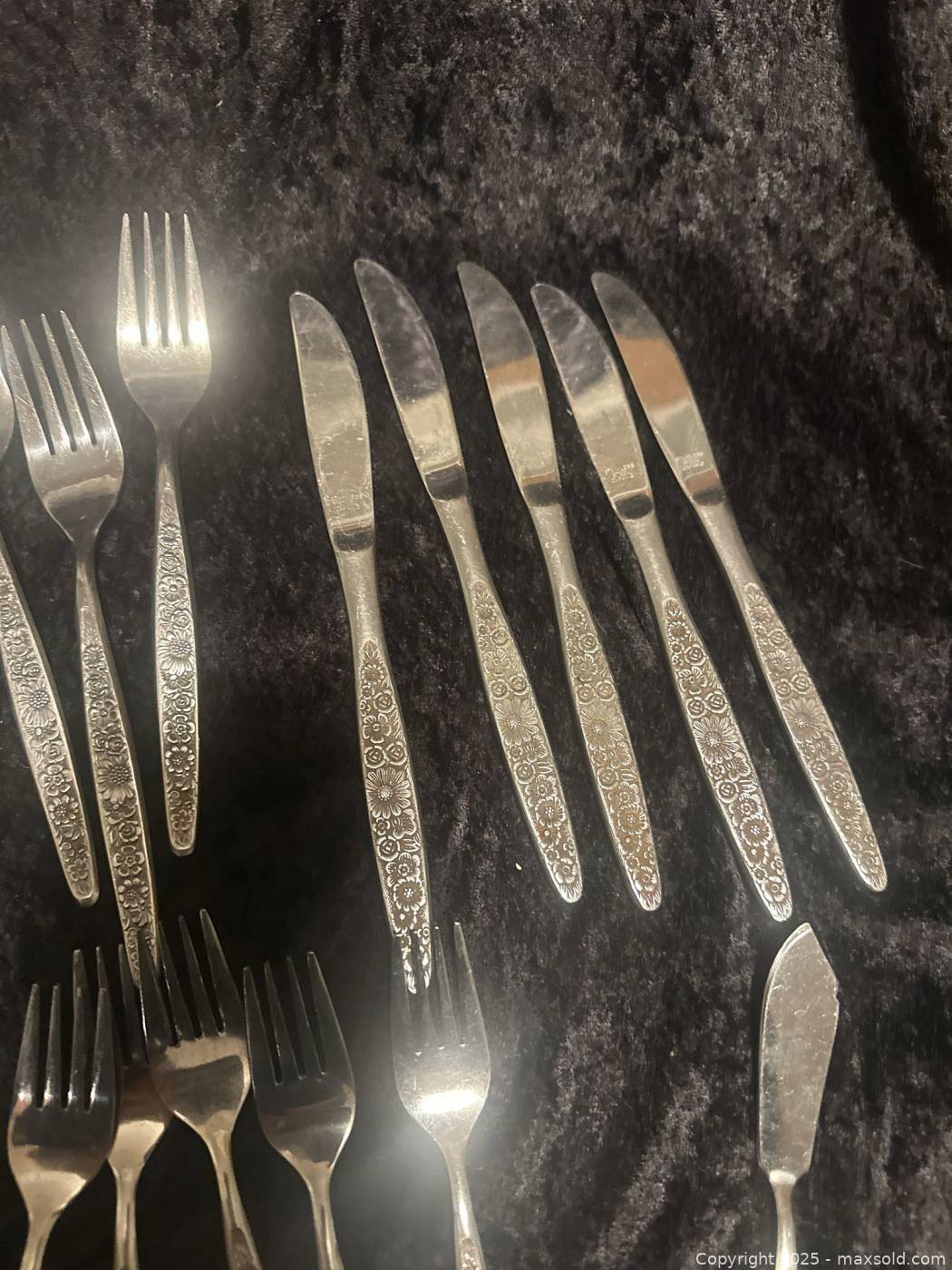 Interpur Jardinera 33-piece stainless flatware | Maxsold