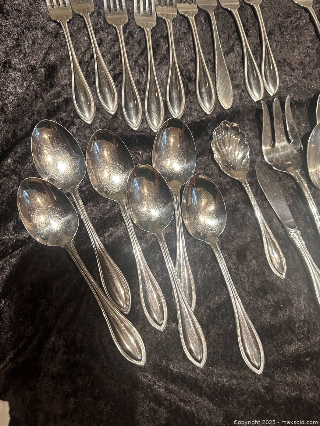 Oneida stainless steel flatware, 35-piece | Maxsold