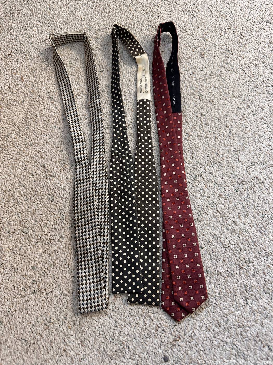 Three vintage adjustable bowties neckties | Maxsold